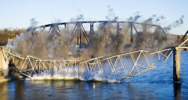 Span of historic Rulo bridge destroyed