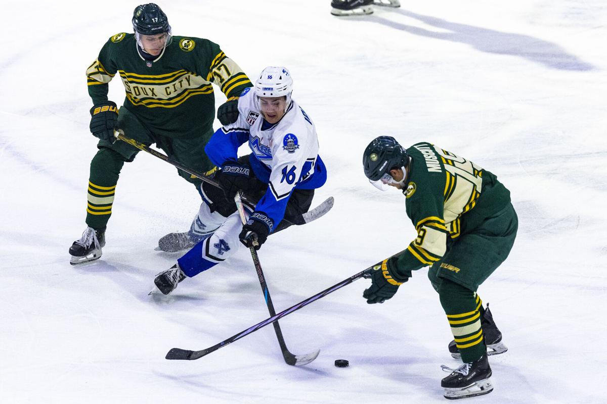 Lincoln Stars shut down Sioux City to advance in USHL playoffs