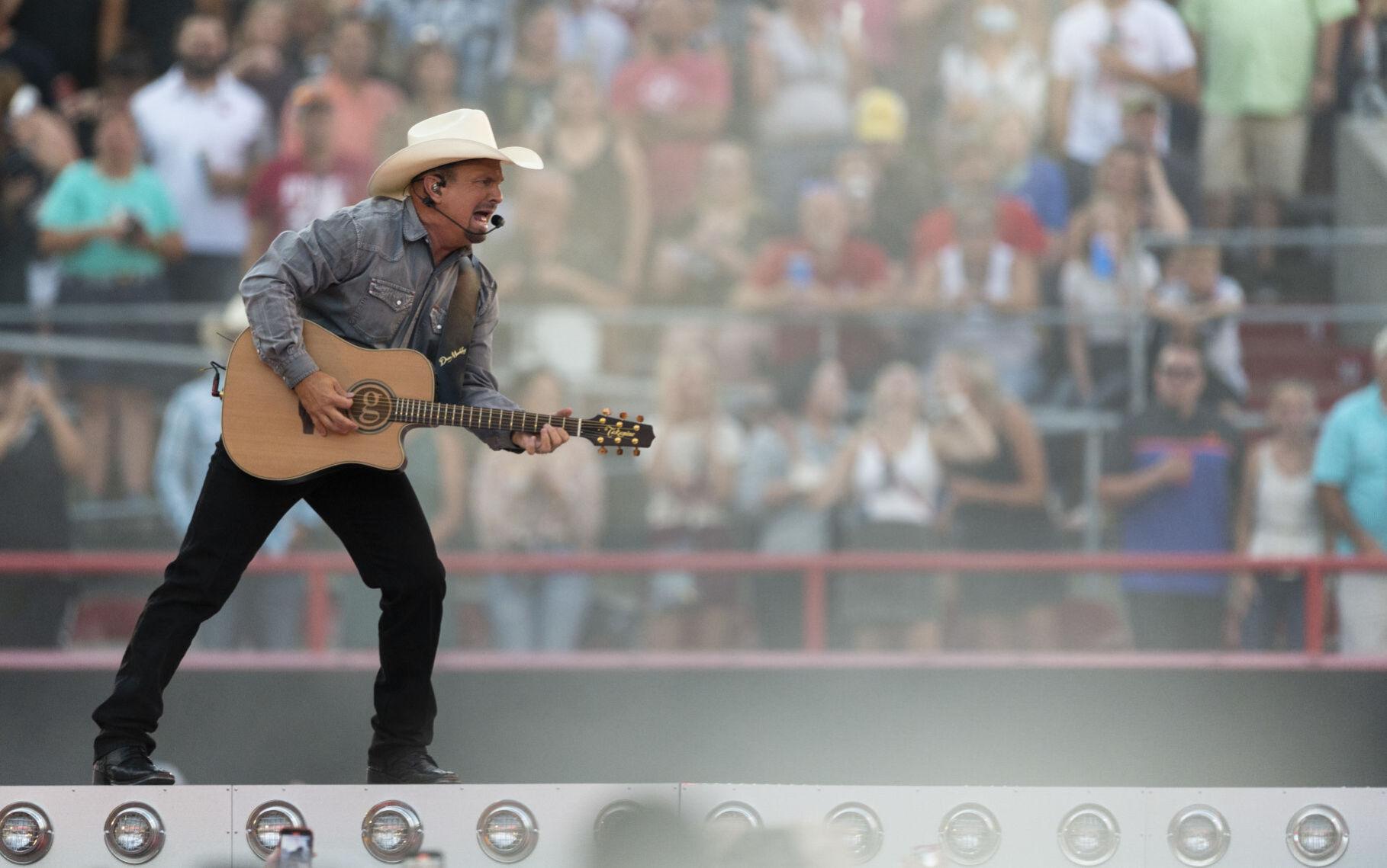 Garth Brooks concert gives glimpse of beer sales in Memorial Stadium
