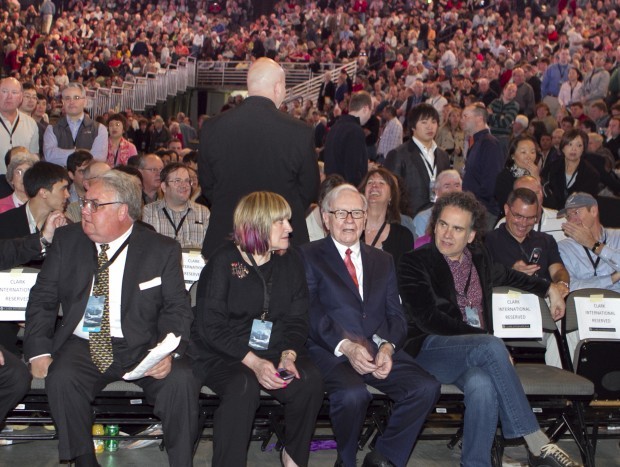 Buffett's son as successor would be Berkshire's 'guardian,' CBS reports