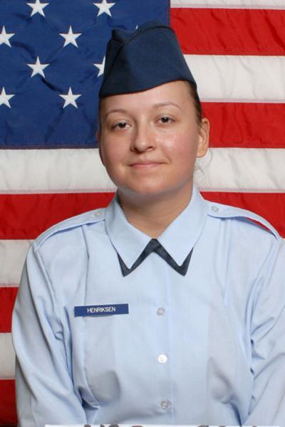 Henriksen completes basic training
