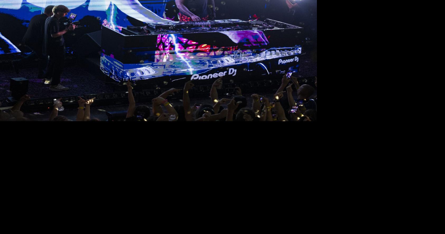 Shaq, performing as DJ Diesel, draws huge crowd in Lincoln