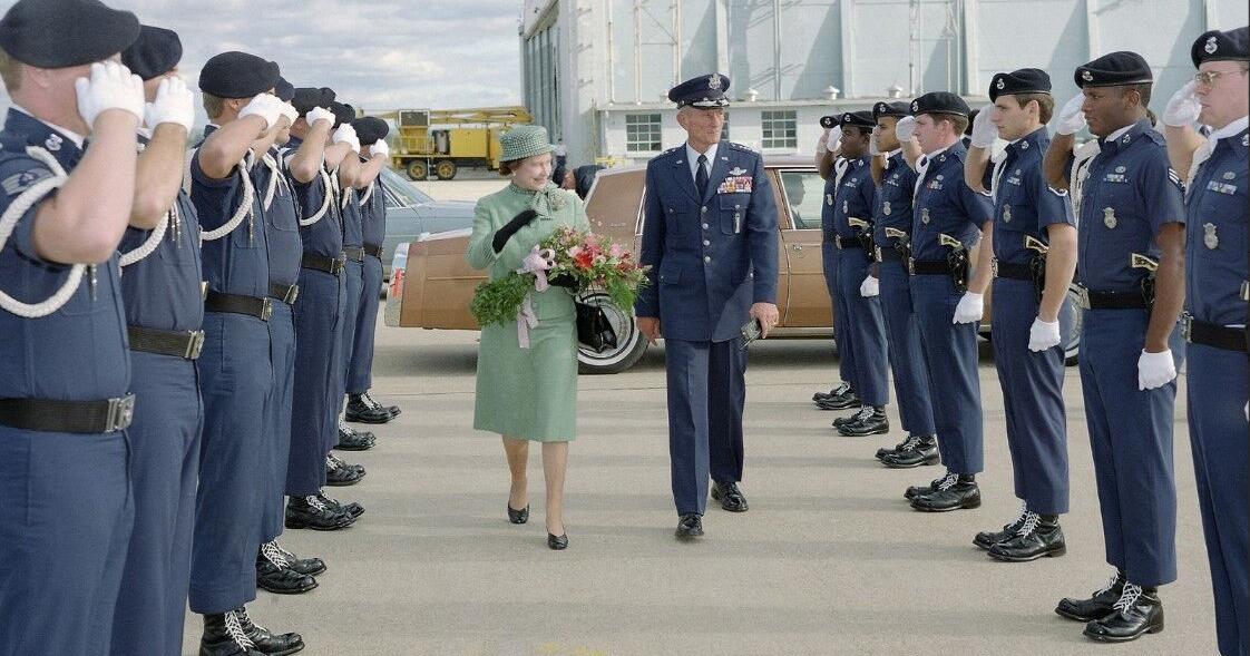 'Angel on Earth' — Queen Elizabeth charmed SAC workers during 1984 ...