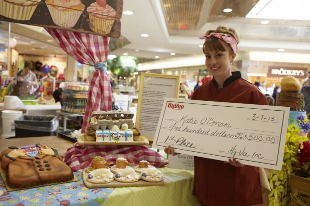 Lincoln Hy-Vee decorators sweep awards at regional cake contest