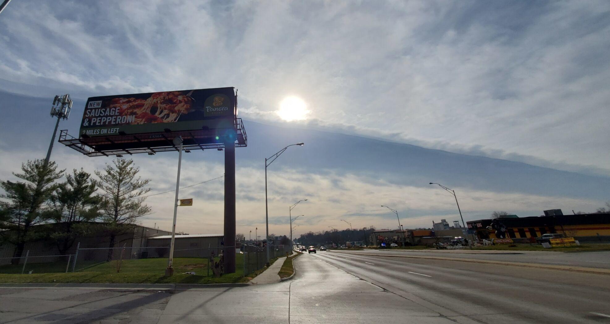 Mothership? Alien invasion? No, but a spectacular weather phenomenon in ...
