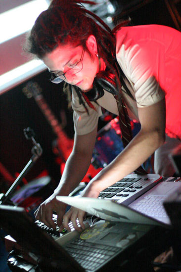 ill.gates and Tipper share spinning skills Saturday