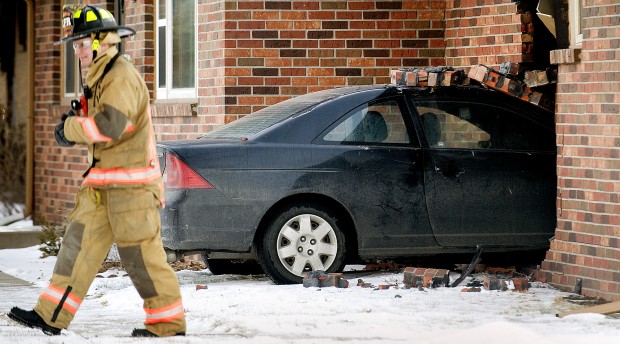Car smashes into brick wall (photo)