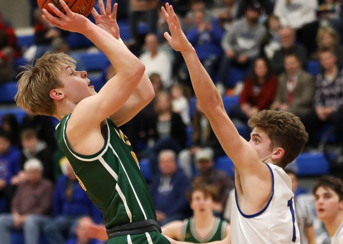 Pius X boys use fourth-quarter surge to top Kearney; Bolts girls win, too
