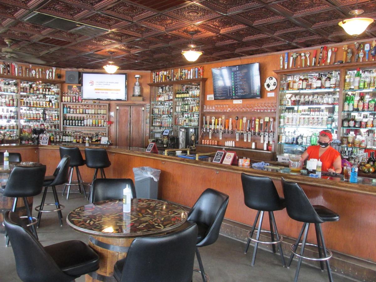 Lincoln’s cigar bars/lounges foster friendships, relaxation