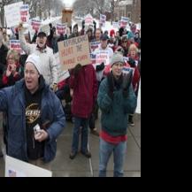 Pro-, anti-union groups gather outside Capitol, briefly exchange words