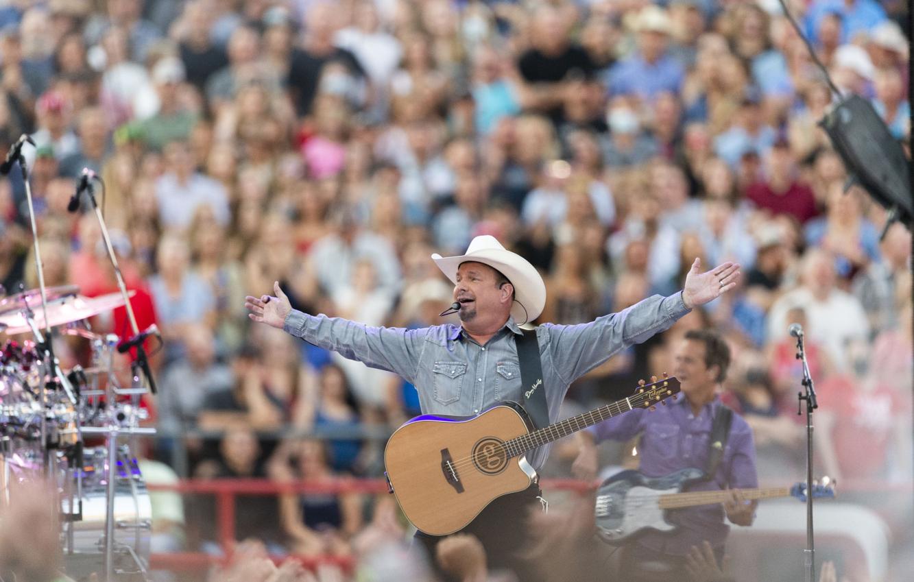 Garth Brooks concert gives glimpse of beer sales in Memorial Stadium ...