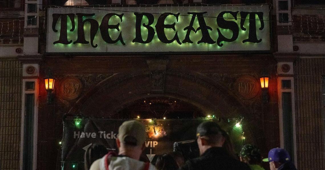 Lincoln woman sues Kansas City's The Beast haunted house