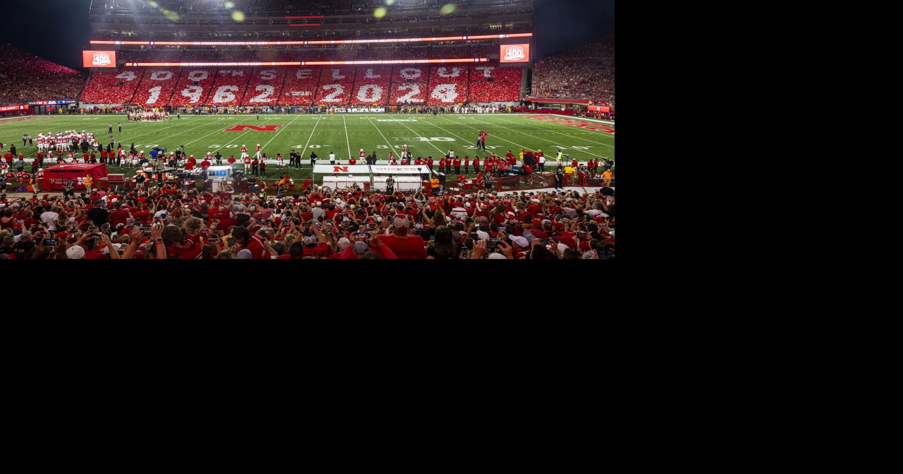 Nebraska's 'card stunt' does justice to sellout No. 400