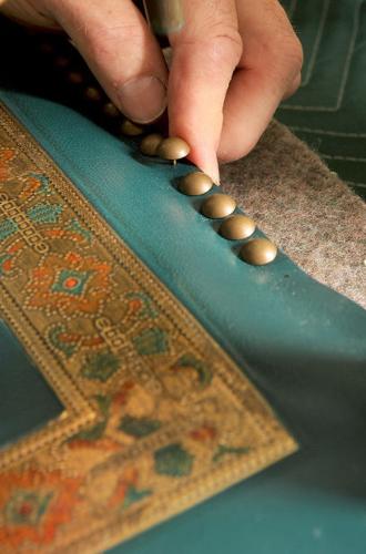 Governor upset by cost to restore chairs