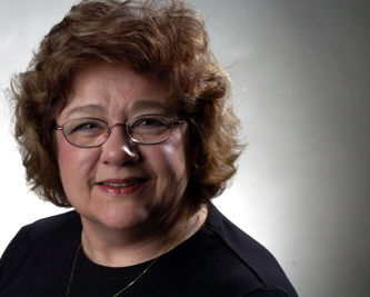 Longtime Journal Star editor Linda Olig dies