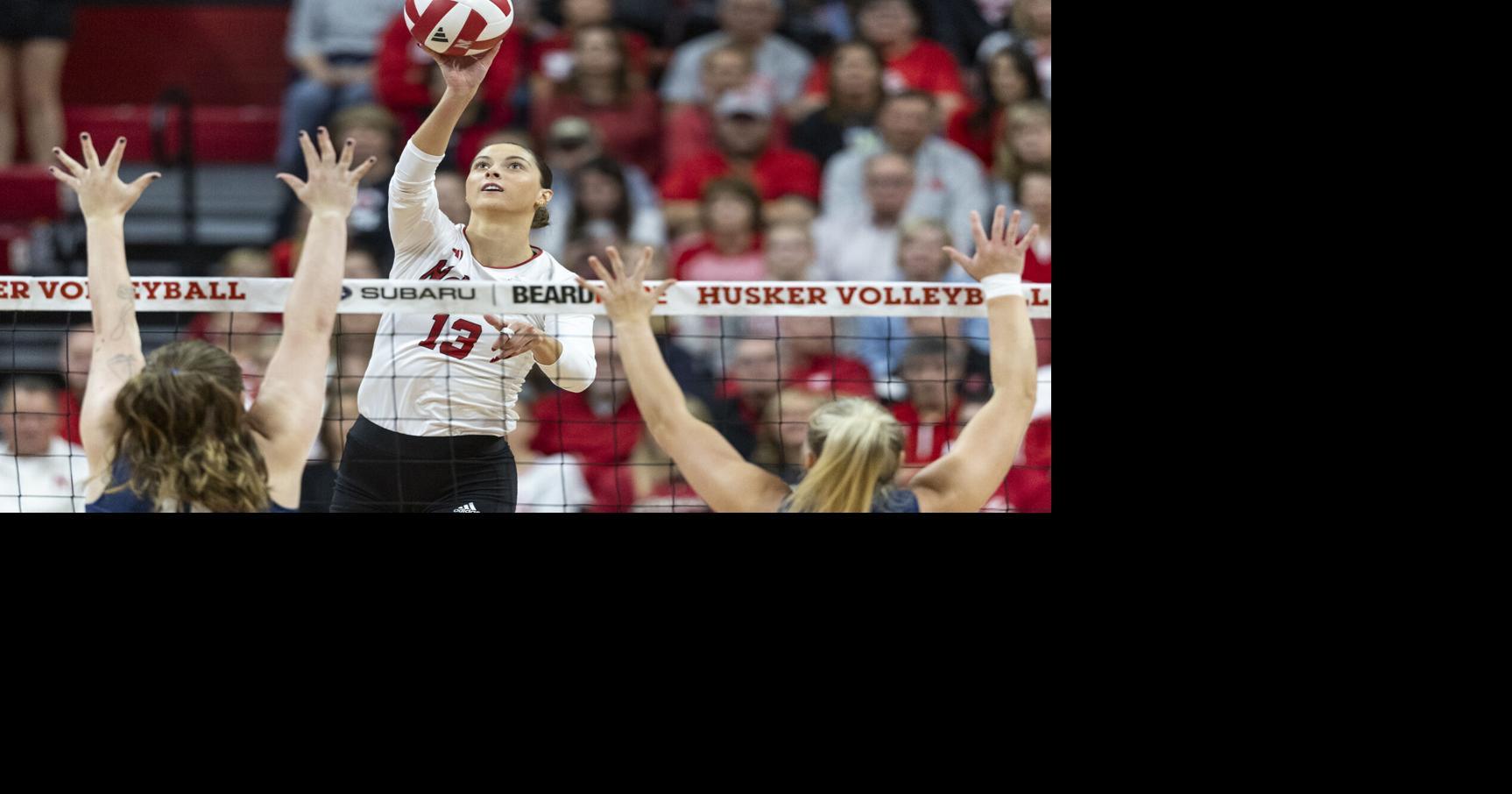 Nebraska volleyball's winning streak reaches 16 with sweep of Illinois