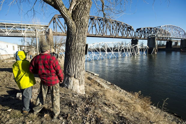 Span of historic Rulo bridge destroyed