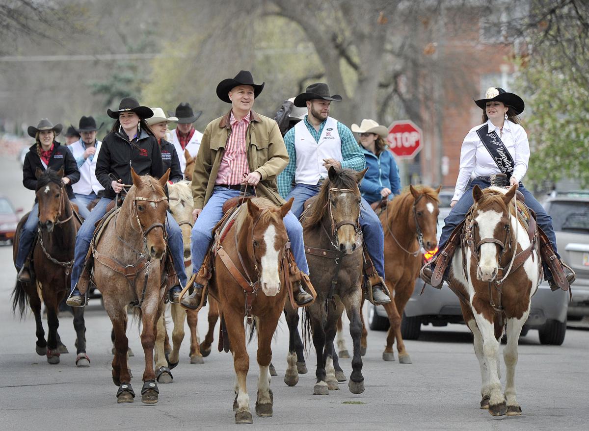 Photos: Gov. Ricketts rides horse to declare Rodeo Week | Photo ...
