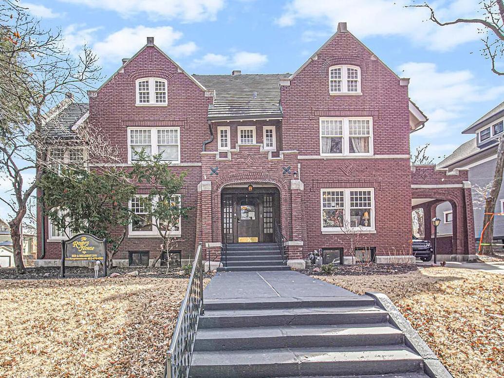 Historic Rogers House bed and breakfast sold to family as residential home