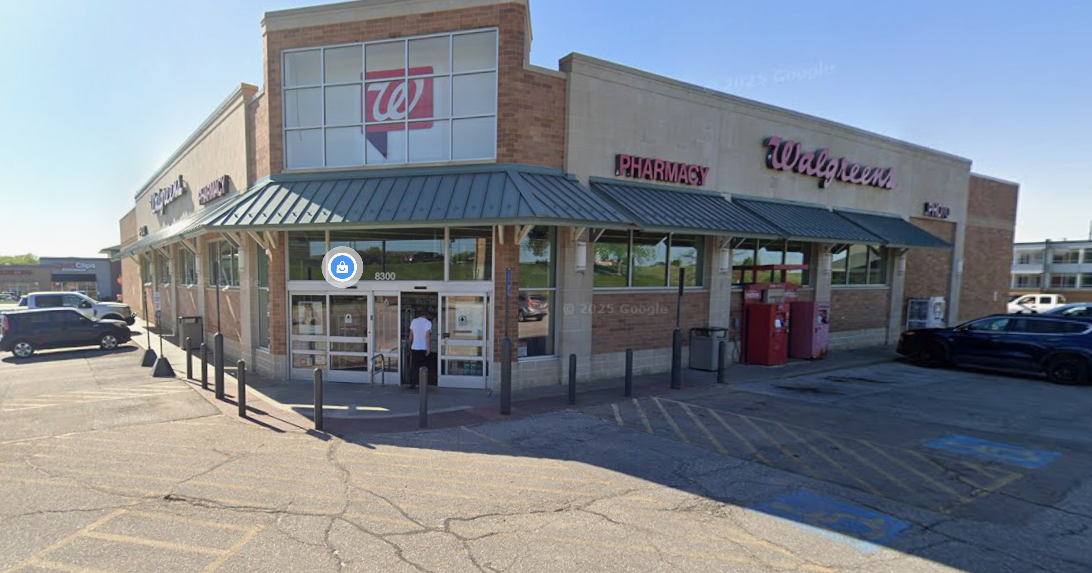 Teen accused of threatening Walgreens employee with ice pick