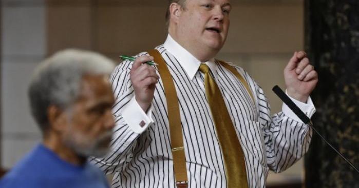 Lawmakers take step to shorten in-person early voting