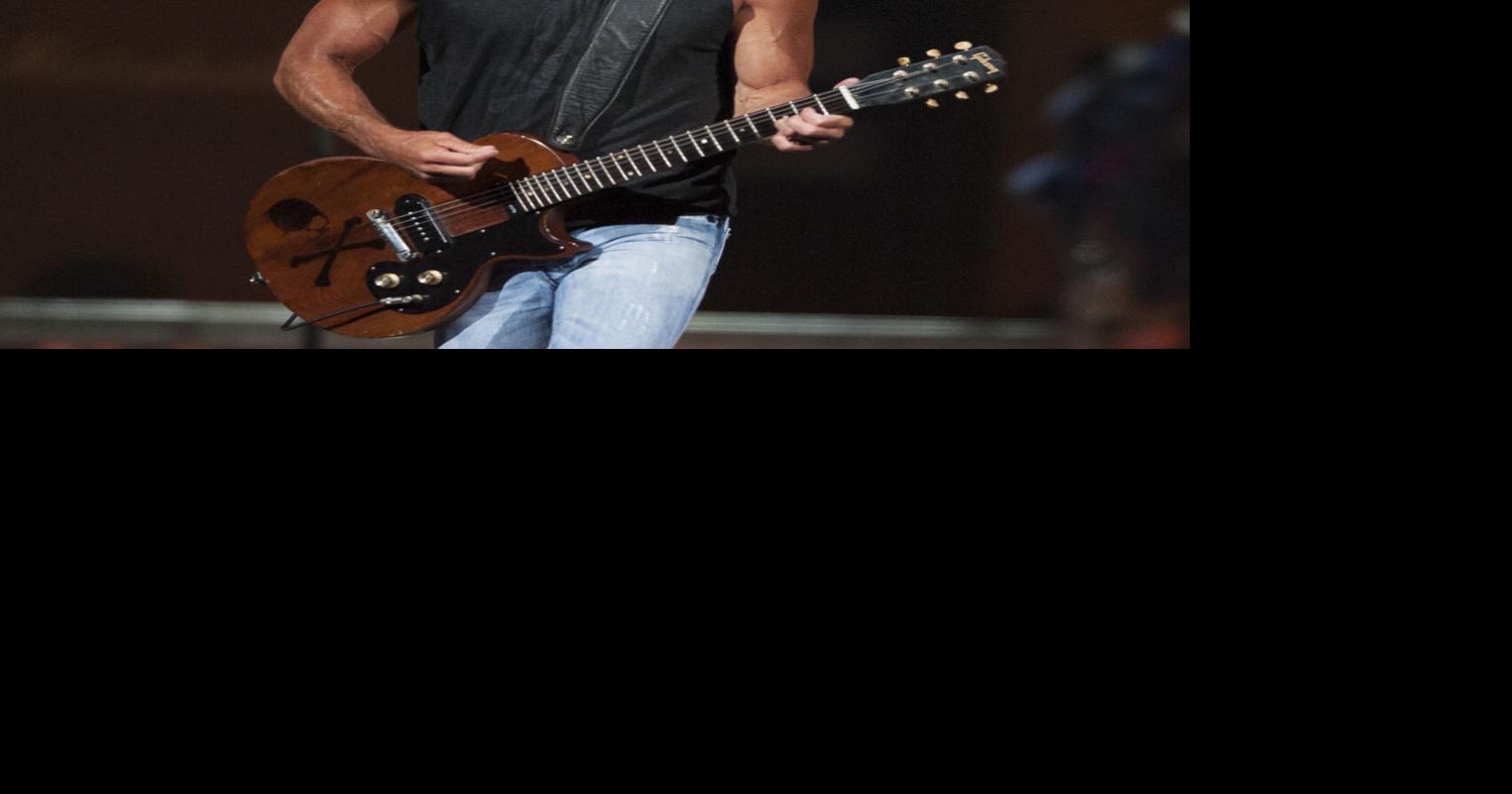 Photos: Kenny Chesney brings the house down