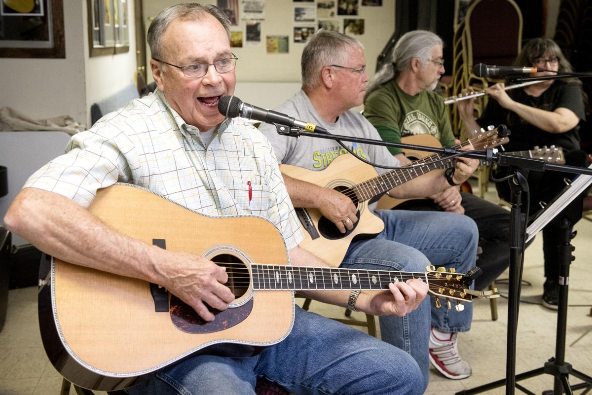 3 Chords group to perform July 17