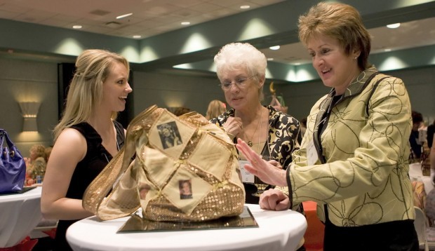 Power of the Purse raises funds for Cedars