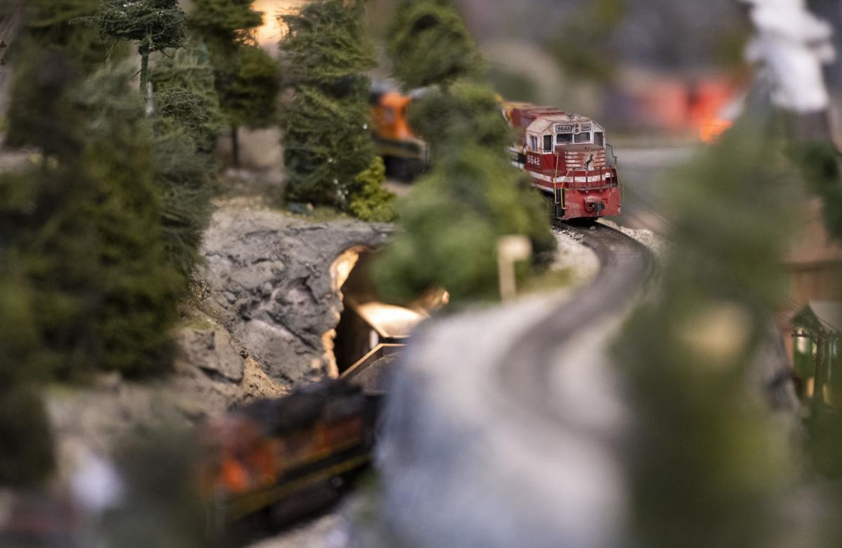 Lincoln man builds intricate model train world