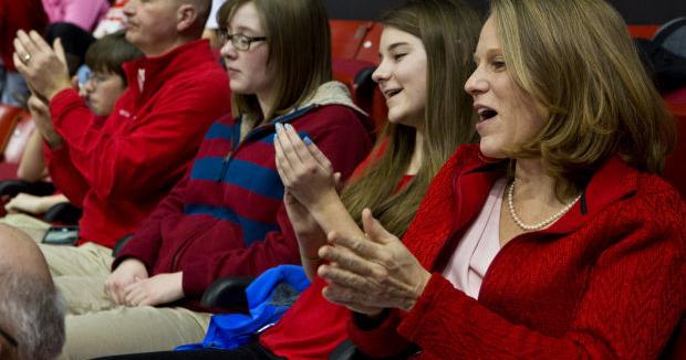 Ricketts, wife pick different sides in presidential race