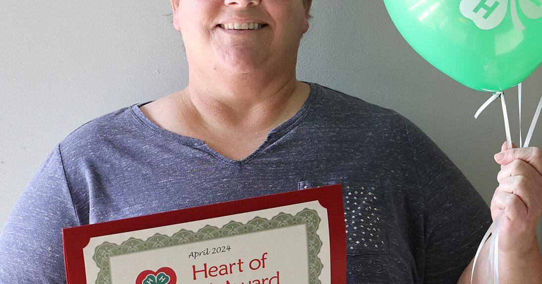 Kim Bowen receives April Heart of 4-H Award