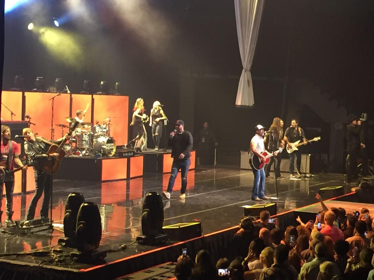 Review: Darius Rucker delivers real country music