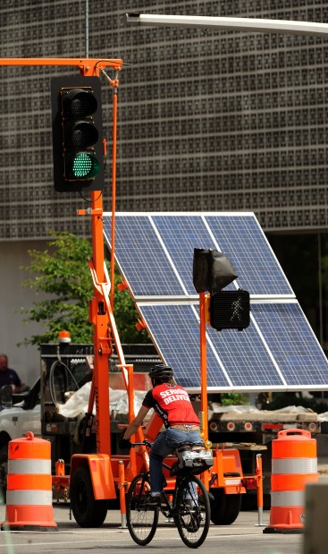 Solar-powered signals keep traffic flowing downtown | Local Government ...