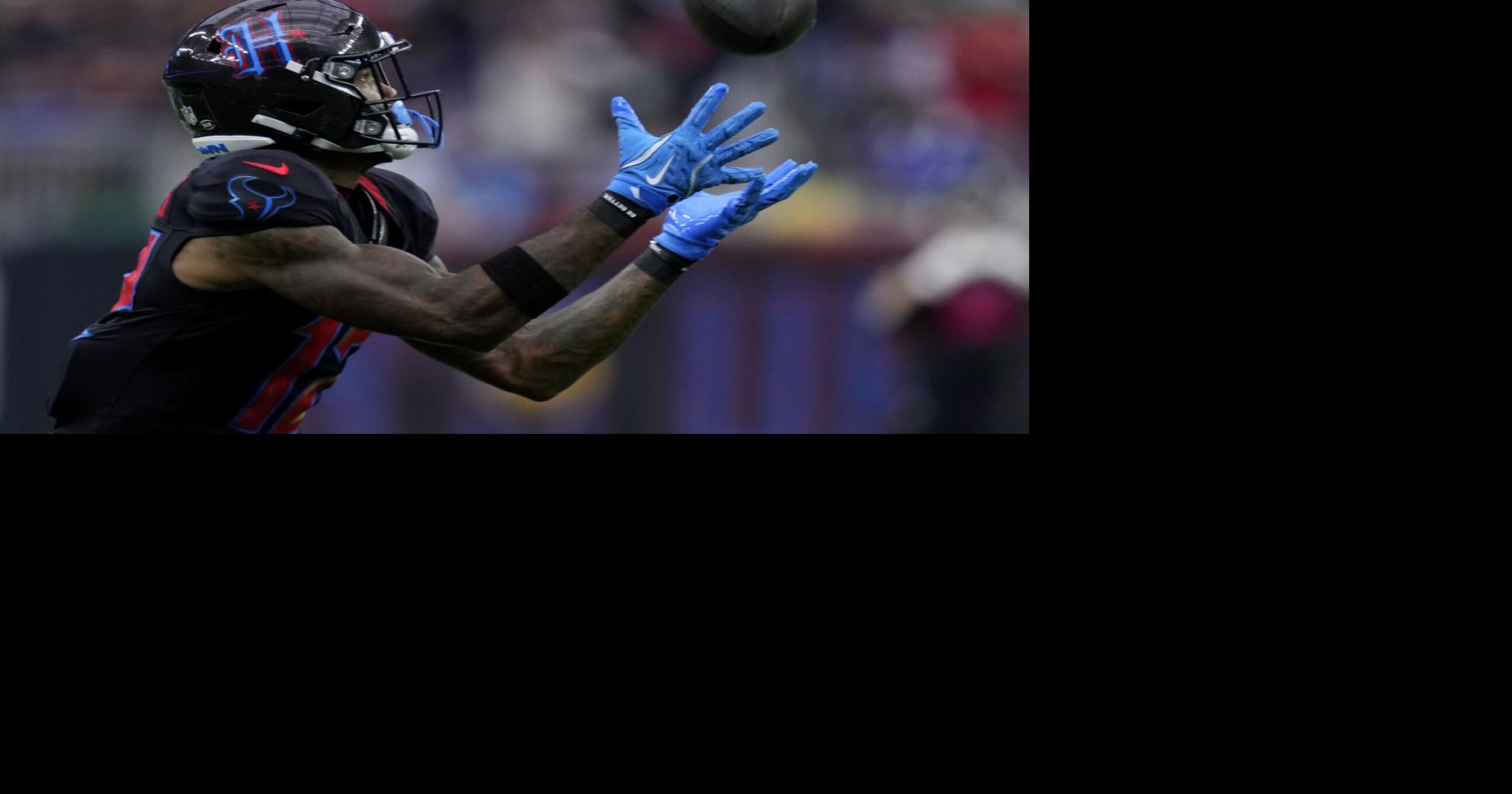 Texans place league-leading receiver Collins on IR