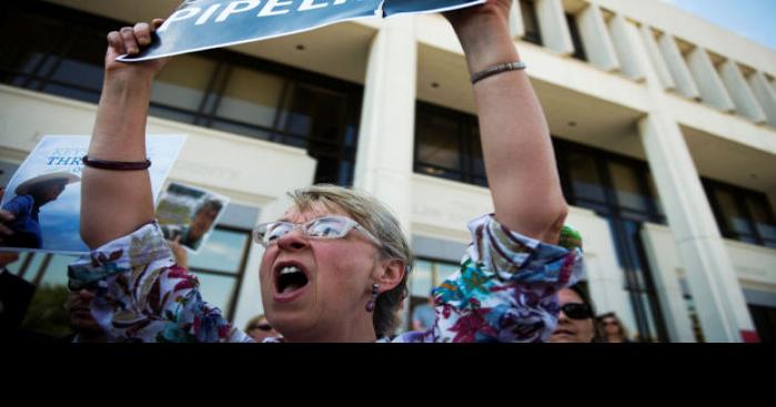 Keystone XL pipeline protesters rally before court hearing