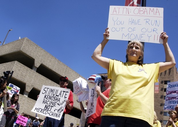 Protesters greet Obama with signs, shouts