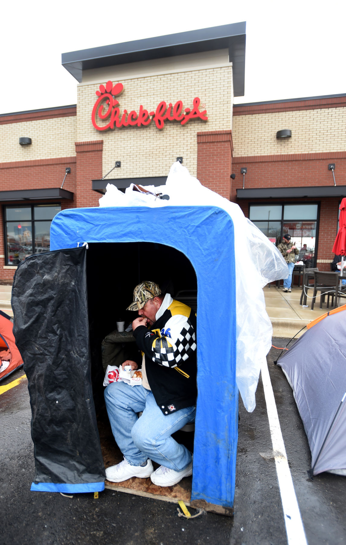 Customers camp out for free Chick-fil-A | Local News | journaltimes.com