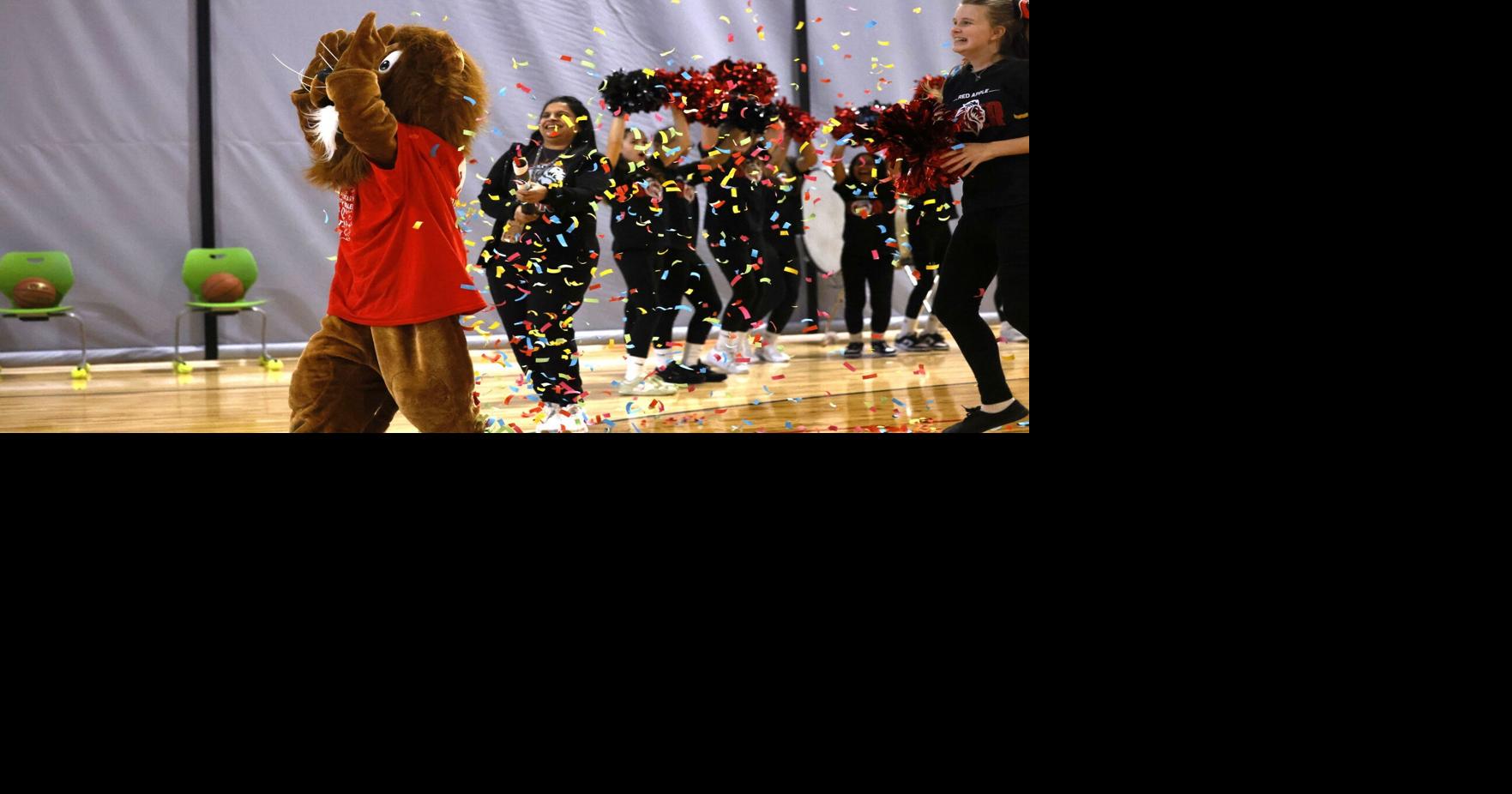 Students have first day at new Red Apple school