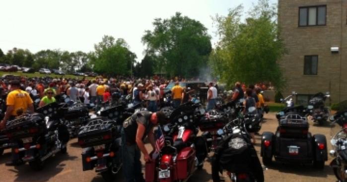 Pastor draws a crowd of motorcycle enthusiasts to bike blessings