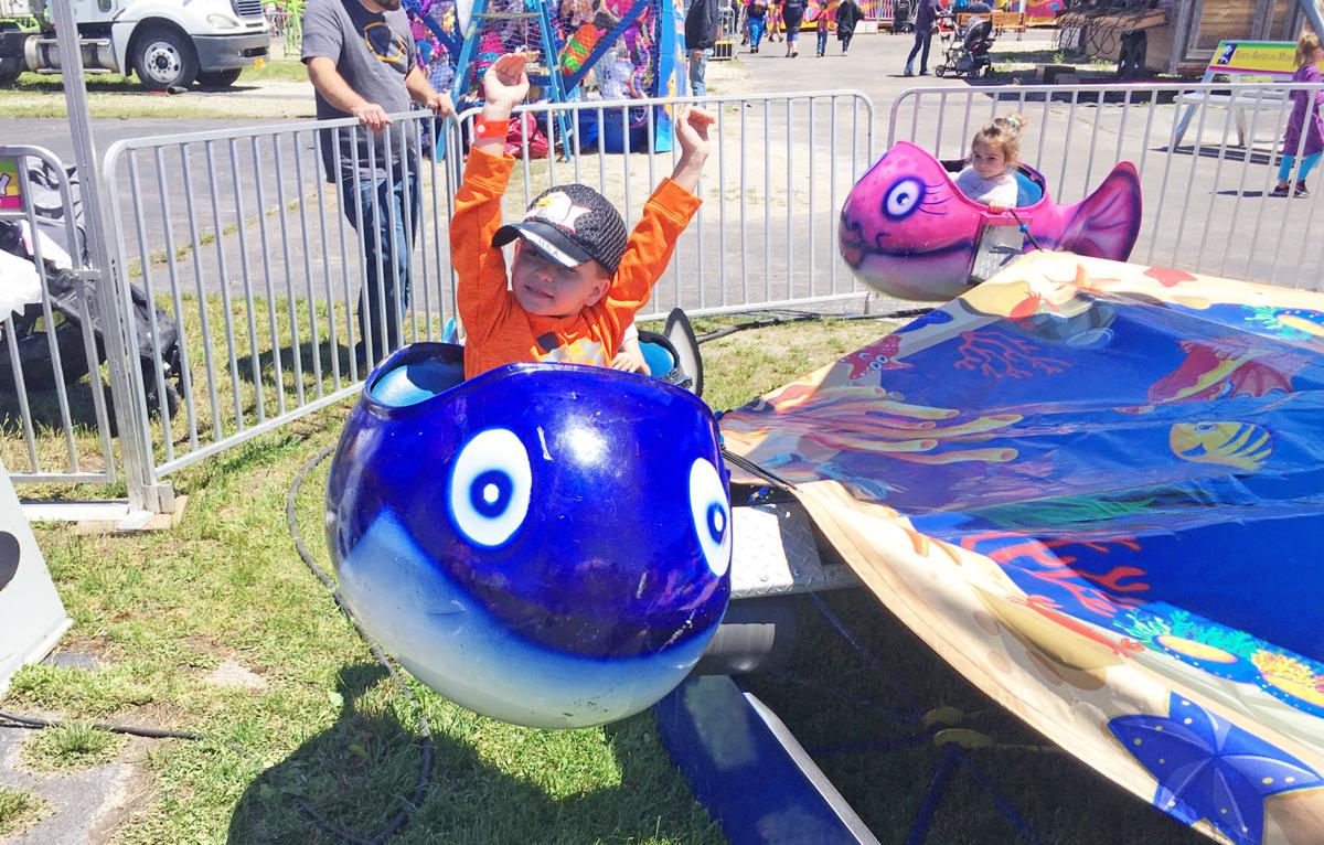 Burlington Jamboree treats 15,000 to holiday fun