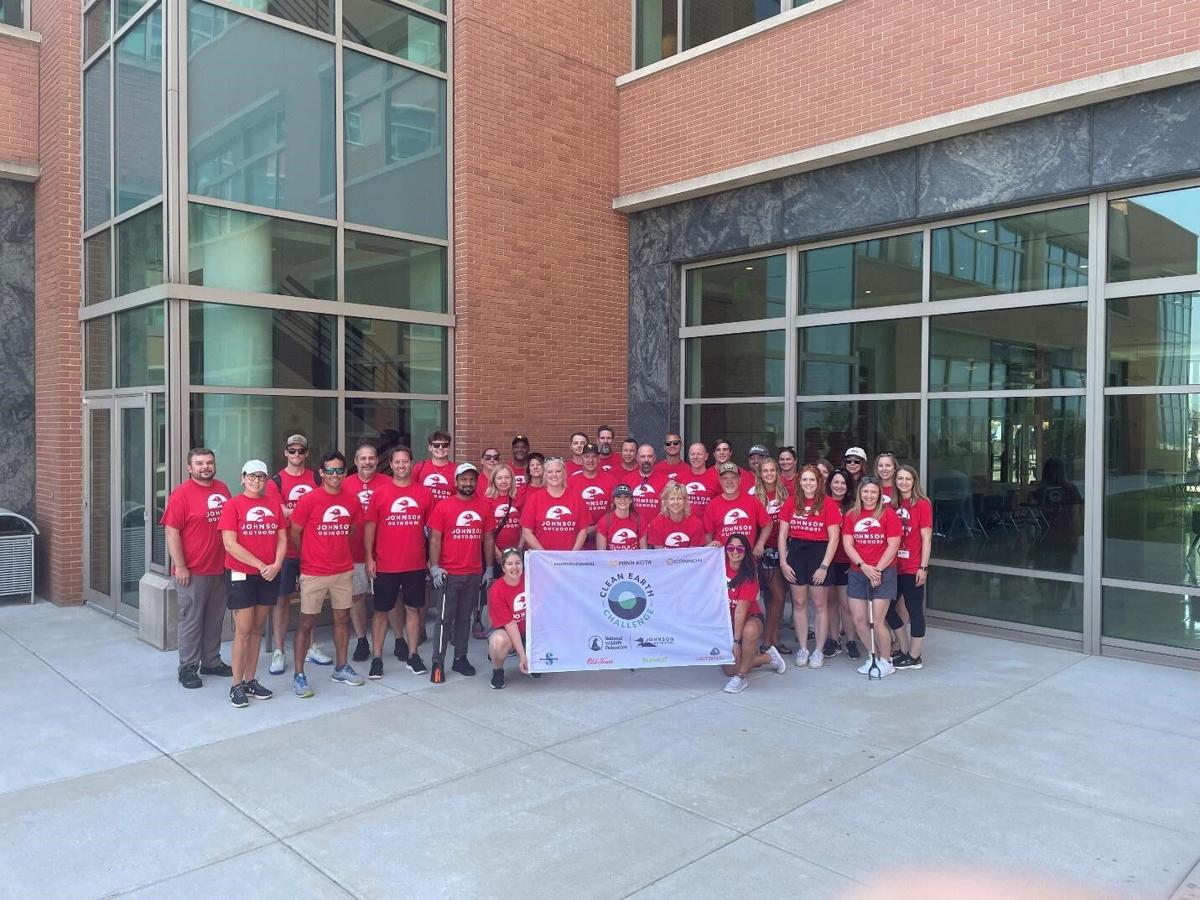 Johnson Outdoors employees take Clean Earth Challenge