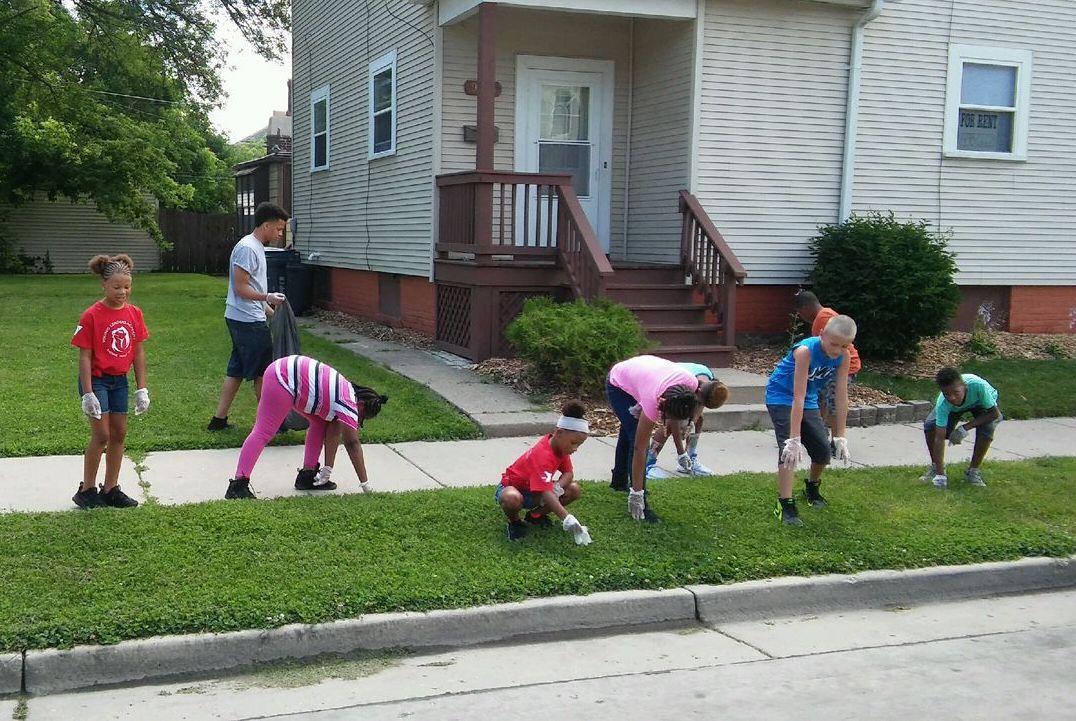 Bray Center helps clean up neighborhood | Local News | journaltimes.com