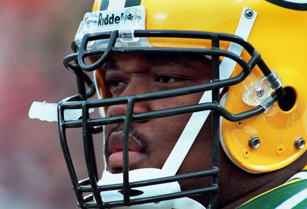 Football: Former Park and Packers lineman Kevin Barry does his part for ...