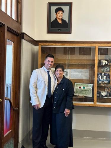 Horlick honors longtime principal Apmann