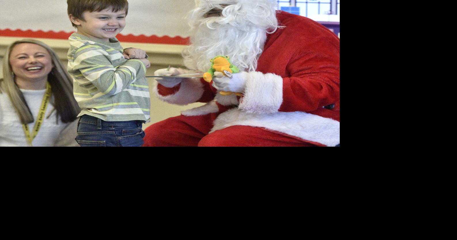Bilingual Santa Claus makes stops at area classrooms