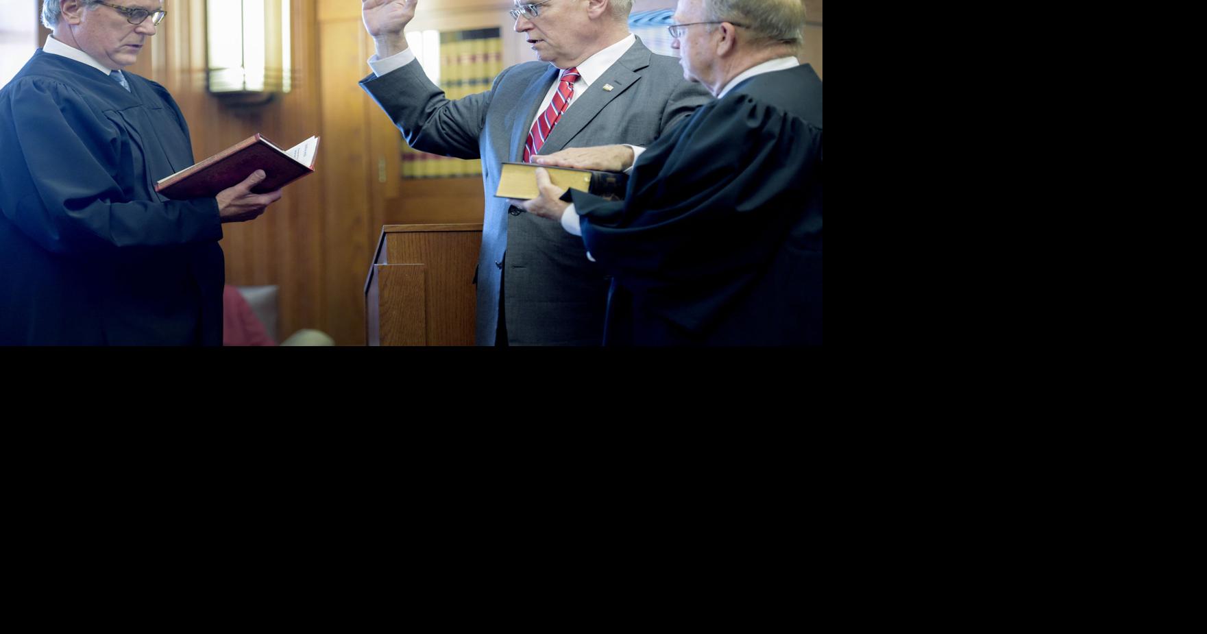 Mark Nielsen sworn in as circuit court judge