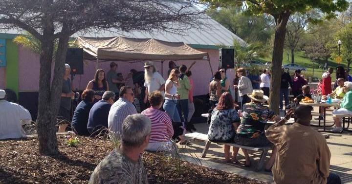 Racine's Beachside Oasis has live music
