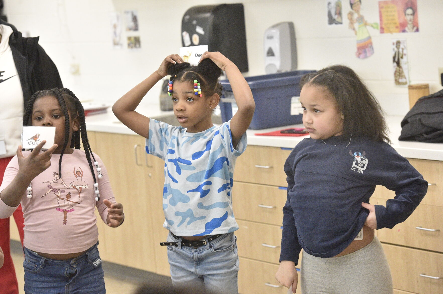 Jerstad-Agerholm students learn about wildlife