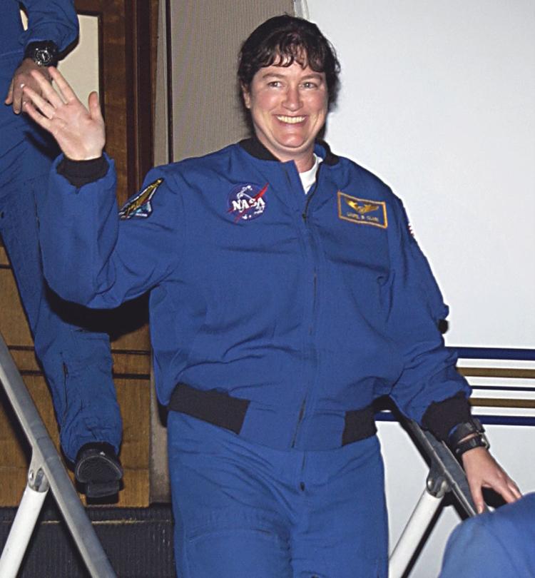 The late astronaut Laurel Clark’s parents die in crash; local memorial ...