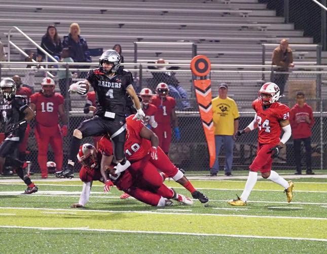 Raiders pull off dramatic 35-34 victory over Hitmen